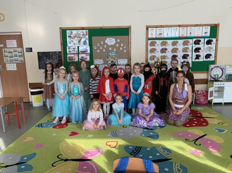 DZIEŃ POSTACI Z BAJEK - Szkoła Podstawowa nr 2 w Pruszczu Gdańskim